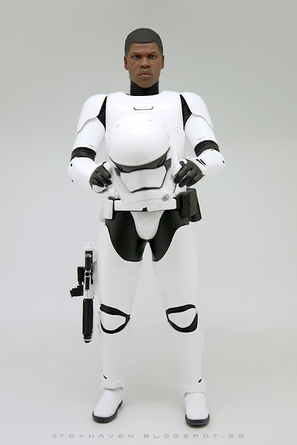toyhaven: Presenting the Hot Toys 1:6 scale First Order Stormtrooper FN ...