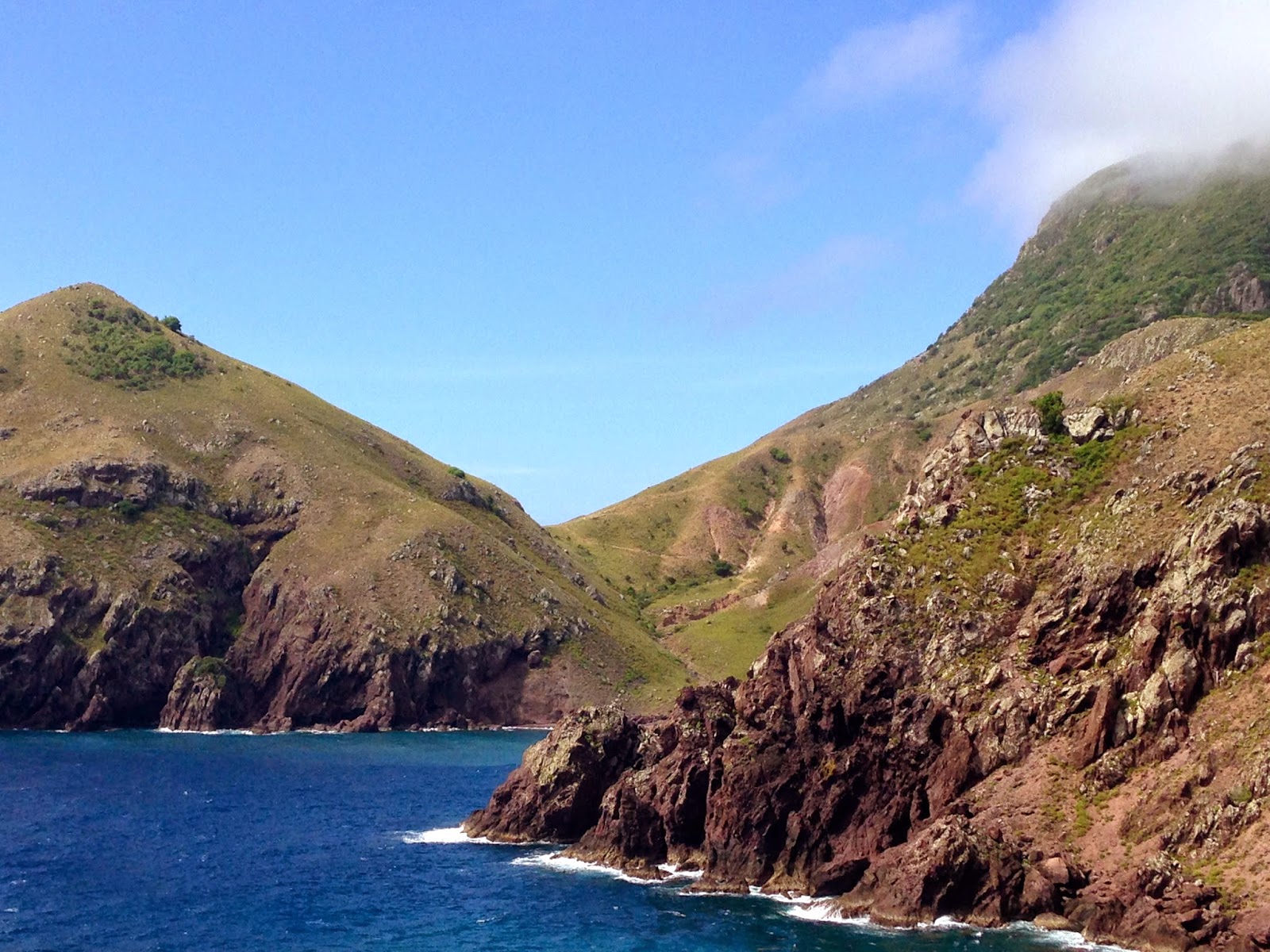 As the Crowe Flies (and Reads!): Exploring Saba From The Bottom, Down