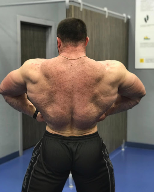 Muscle Lover: Russian Super-Heavyweight bodybuilder Alexey Kuznetsov
