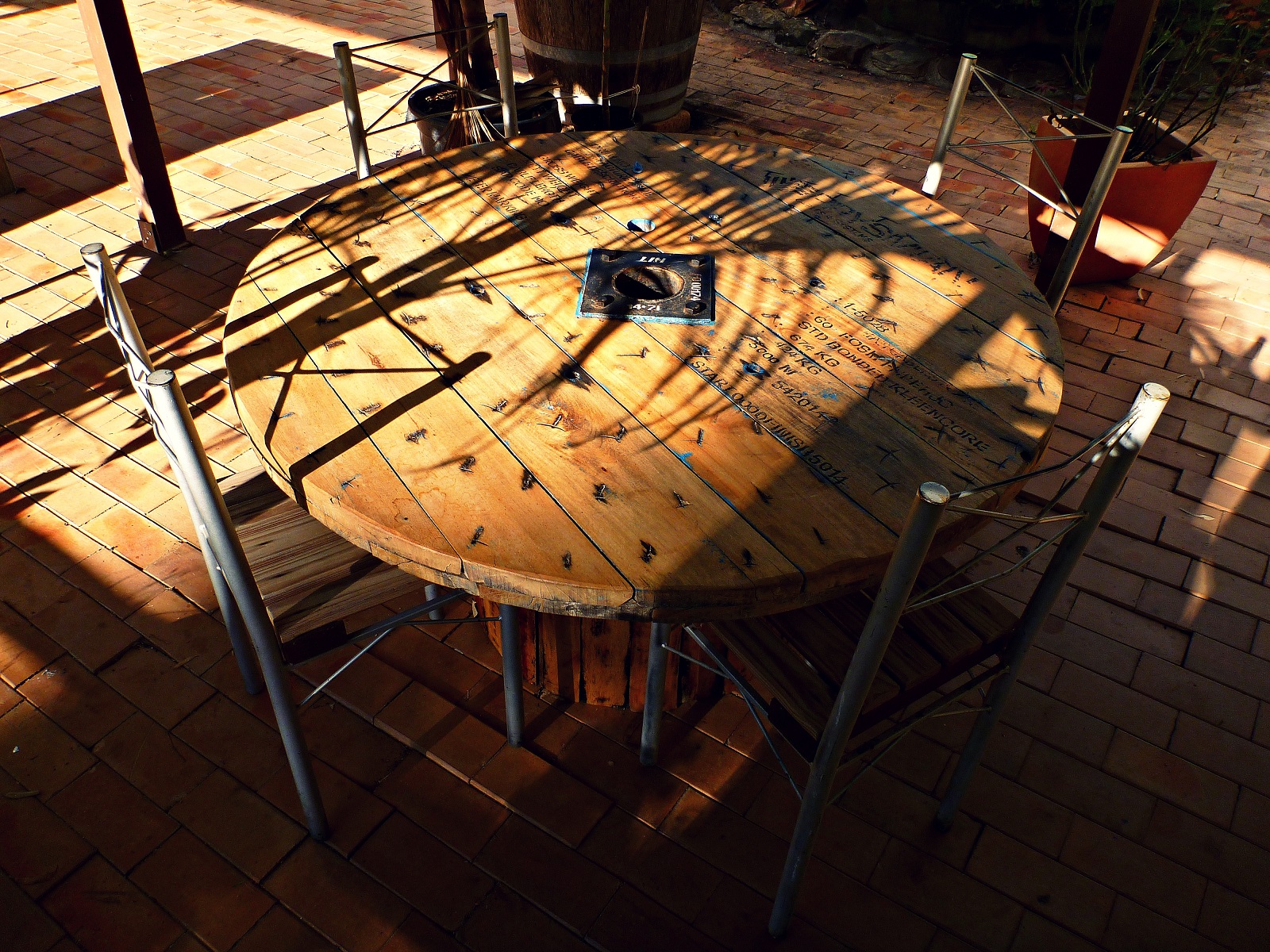 The Re-Workshop: Outdoor Table - Cable Spool