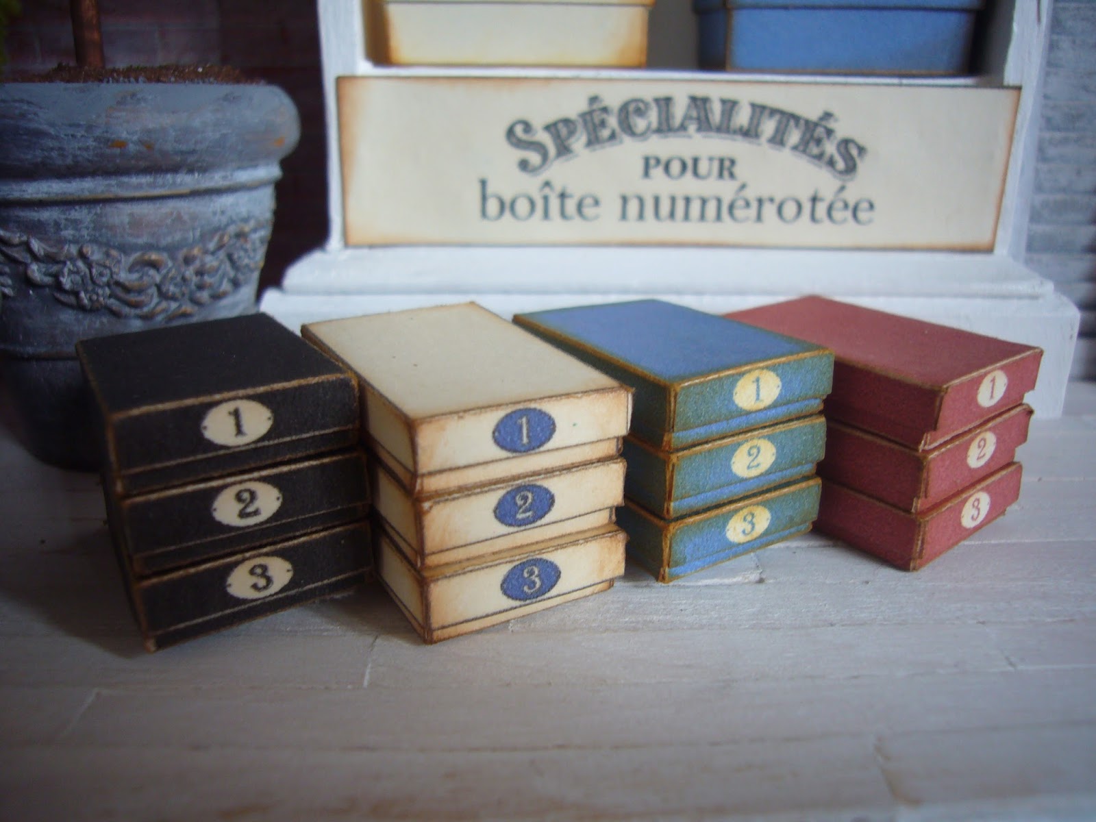 looking glass miniatures