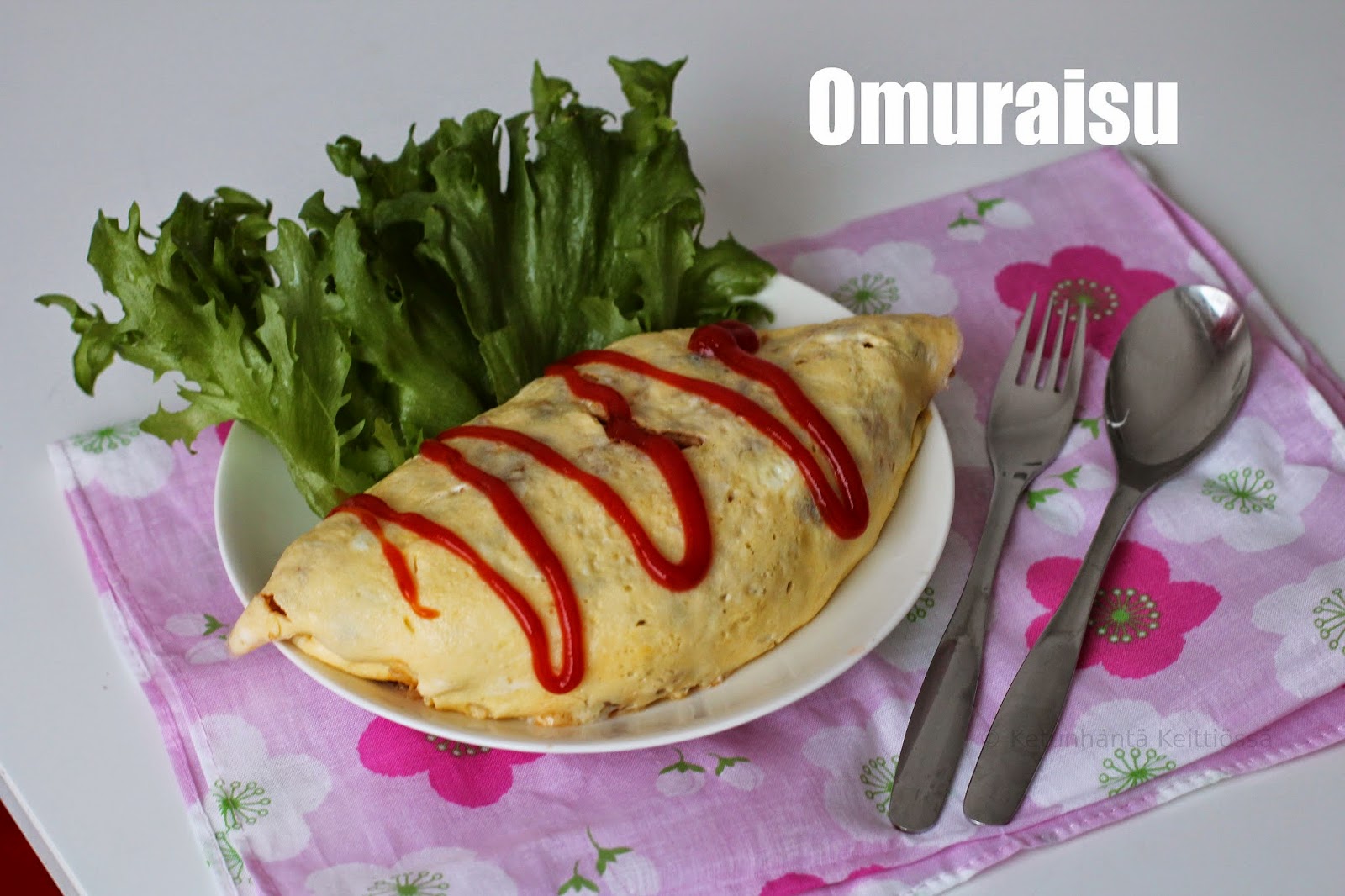 Omuraisu - Omelette with rice filling