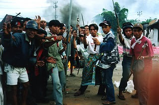 Foto-foto Kerusuhan Poso, 1998 | Kumpulan Artikel Perang
