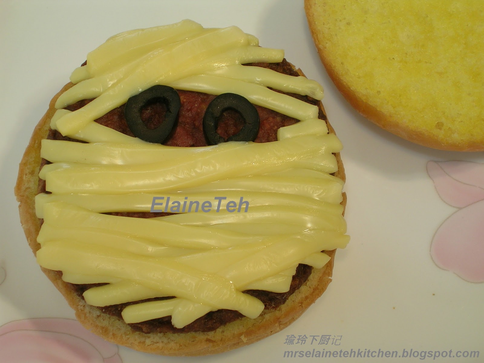 瑜玲下厨记 (Elaine Teh): Halloween万圣节~Burger Mummy 木乃伊汉堡包