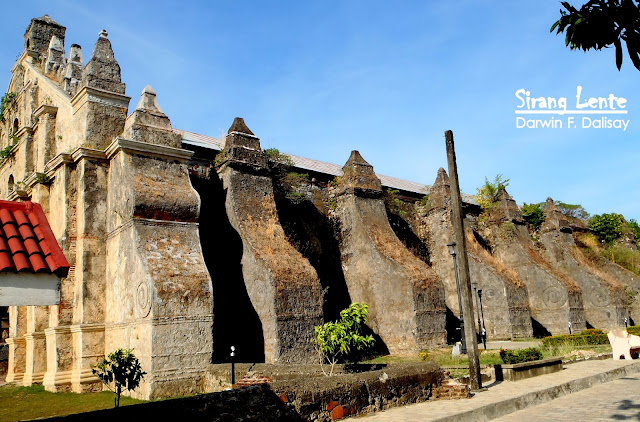 SIRANG LENTE | TRAVEL & HIKE: Paoay Church, Ilocos Norte