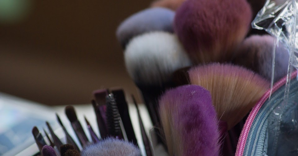 12 Jenis Alat Make Up Untuk Pemula Yang Perlu Diketahui Dan Dimiliki ...