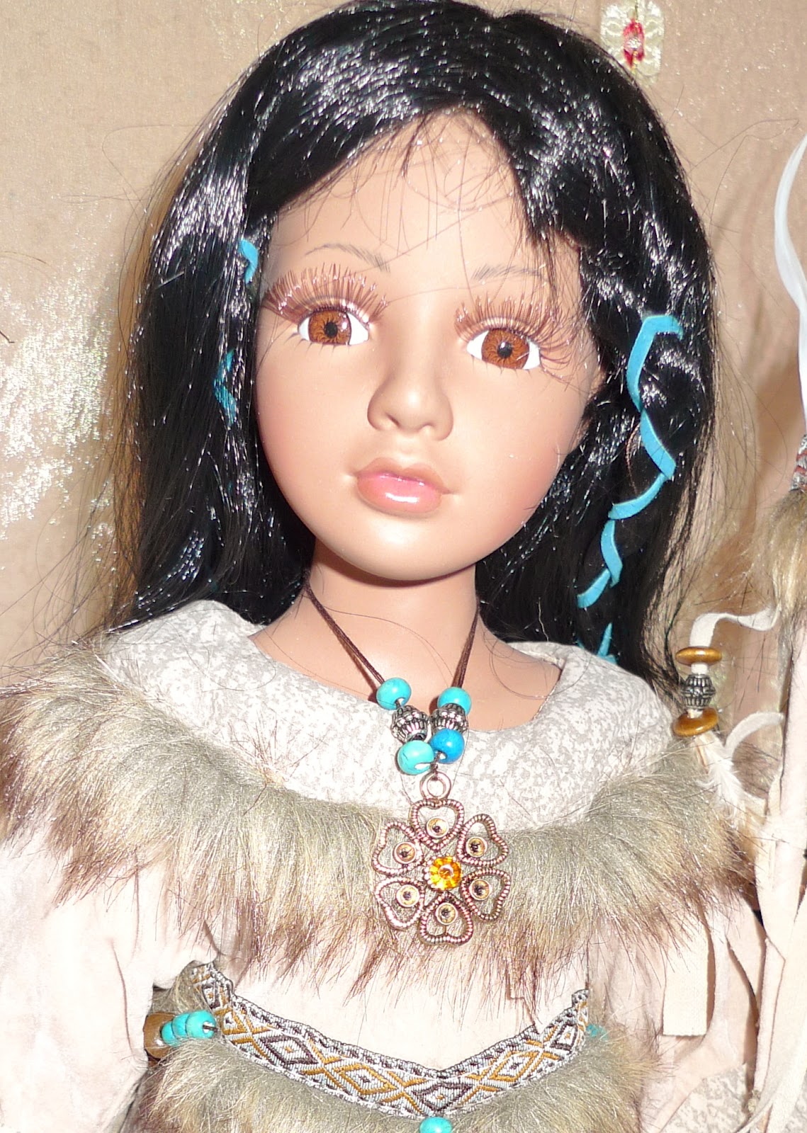 Comoara zanelor: Papusa portelan indianca- Wica-superba