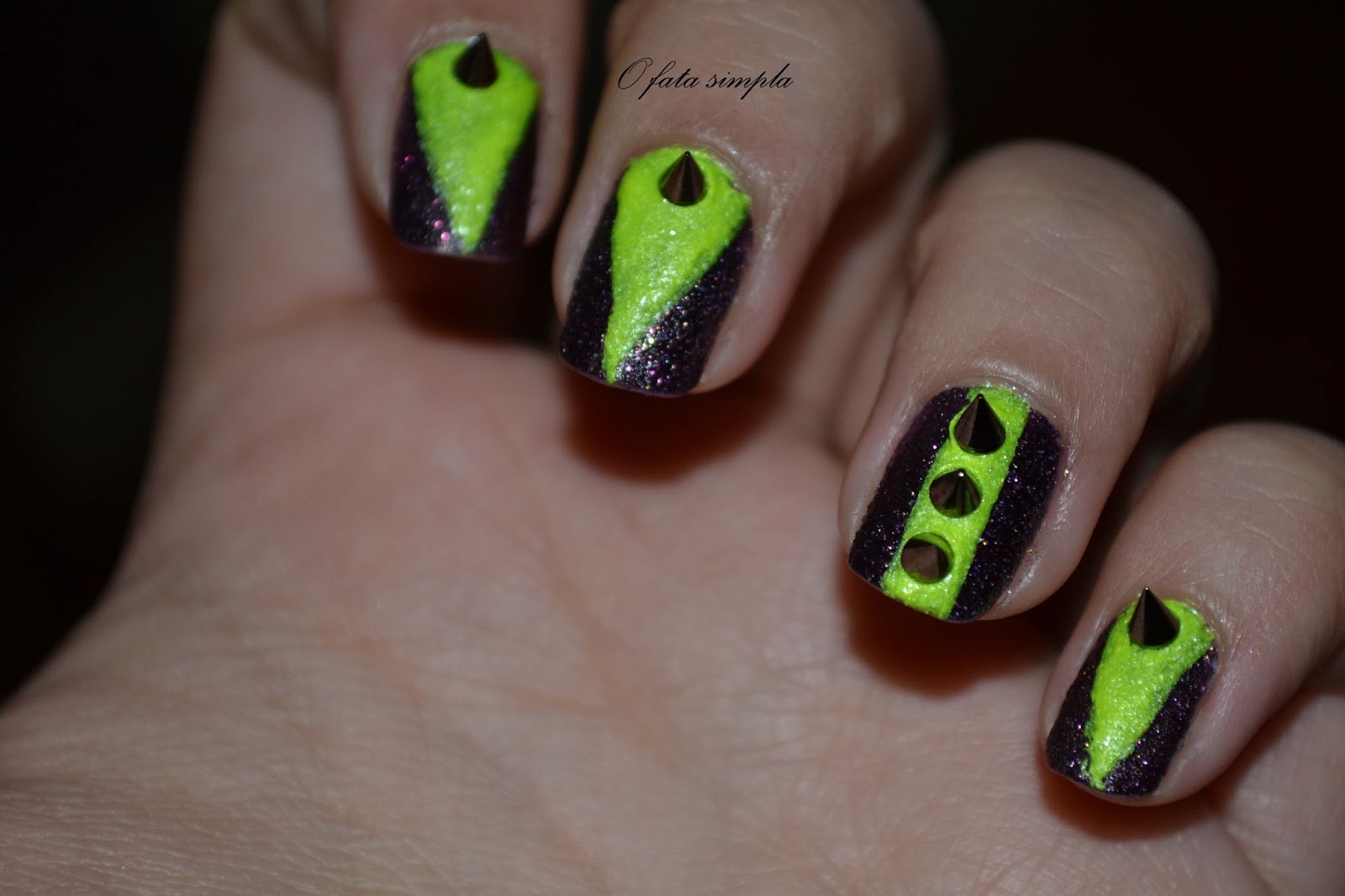 O fata simpla: Neon and spikes
