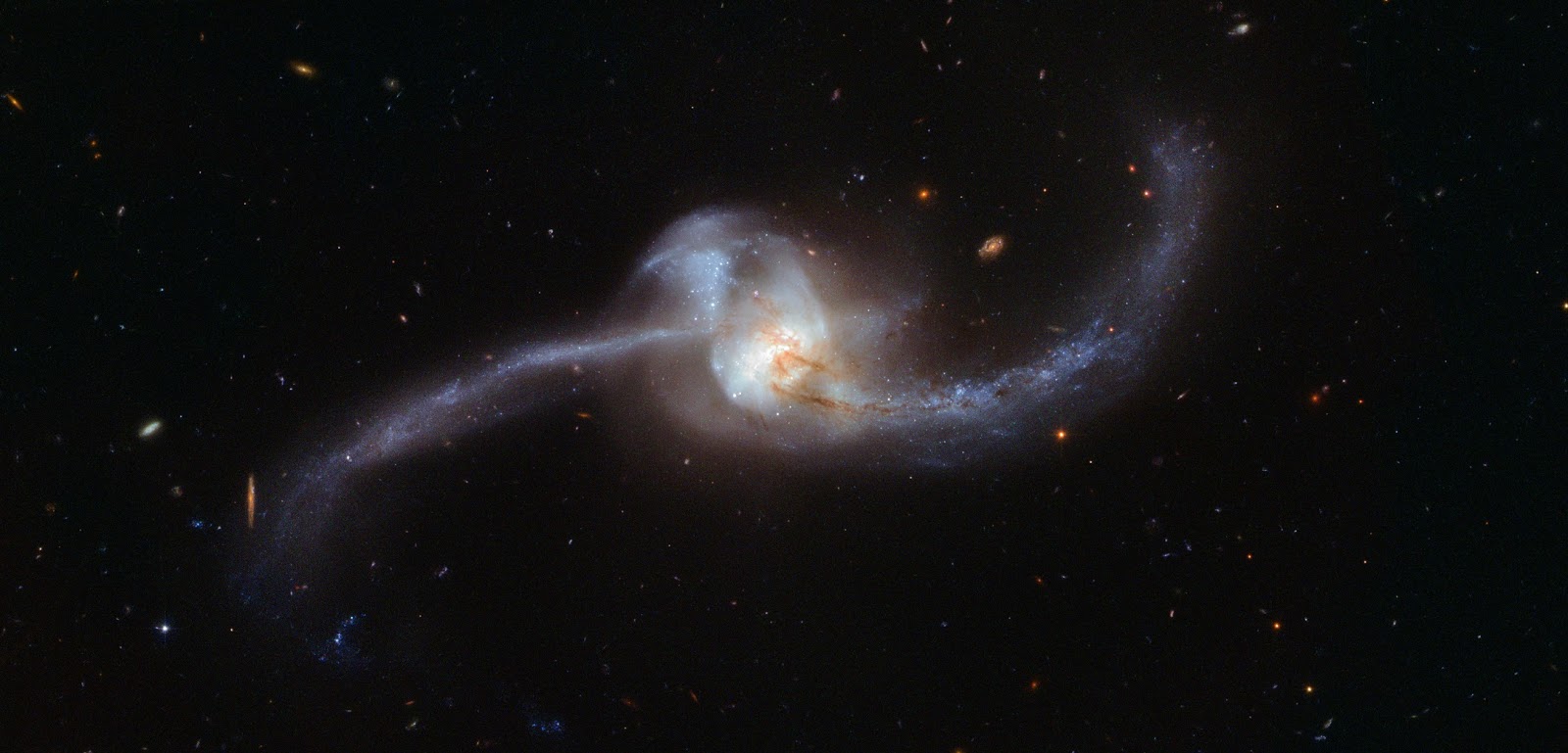 Colliding Galaxies Arp 243 | Earth Blog