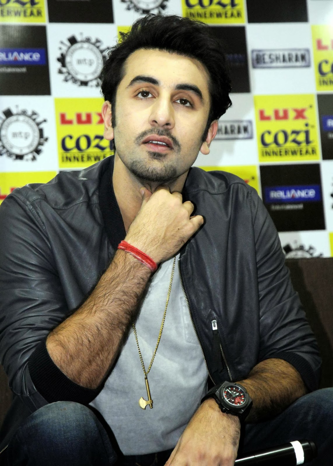 Movies Blog: Ranbir Kapoor Images Photos | Besharam Trailer