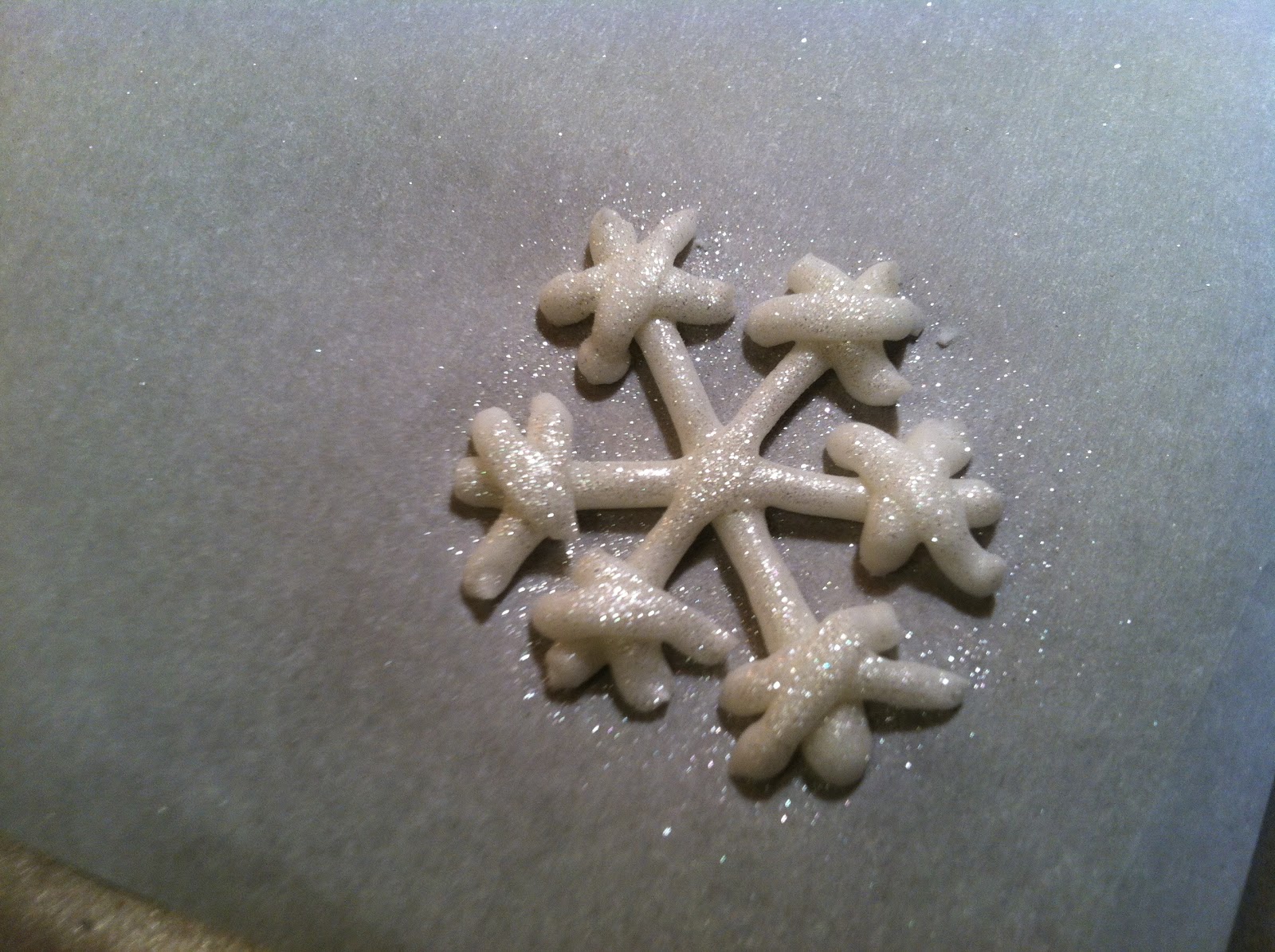 The Iced Queen: Royal Icing Snowflakes