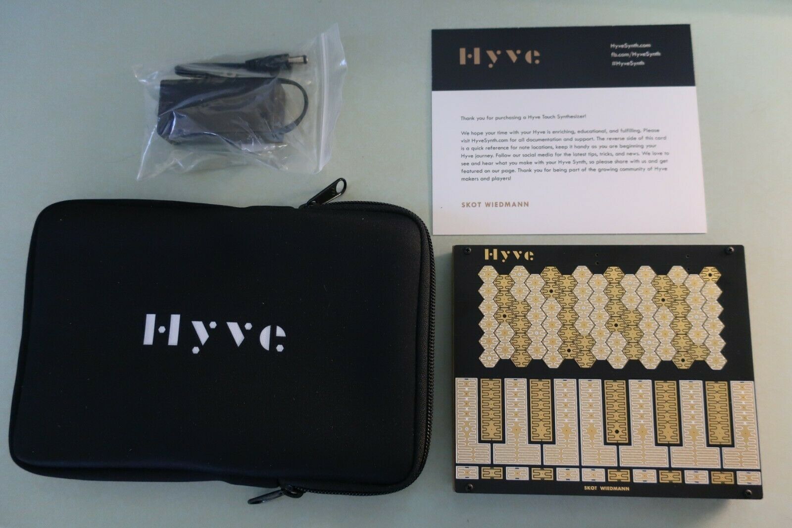 MATRIXSYNTH: Hyve Touch DIY Analog Poly Synthesizer in Walnut Case