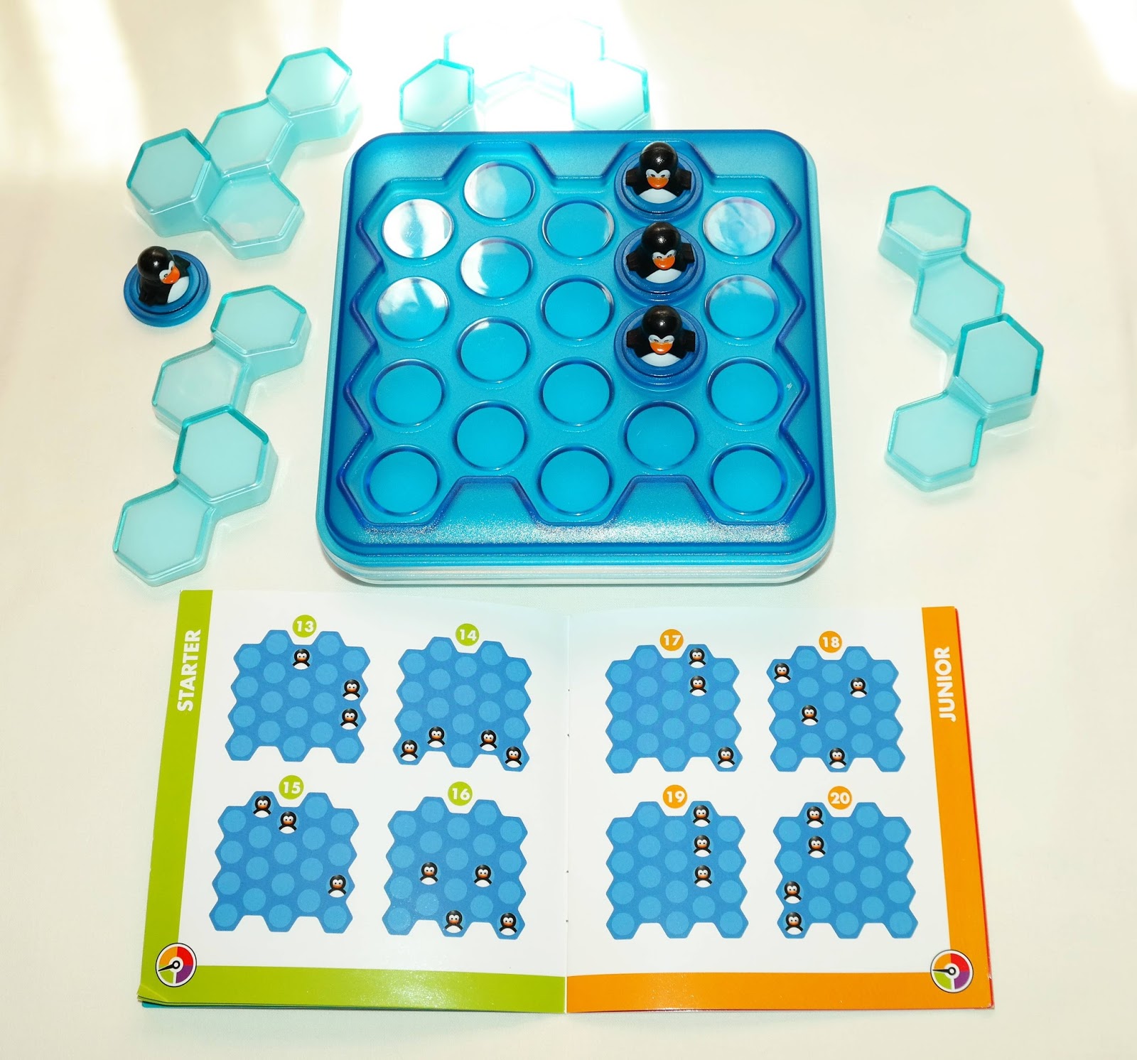 Gabriel Fernandes' Puzzle Collection: Penguins Pool Party