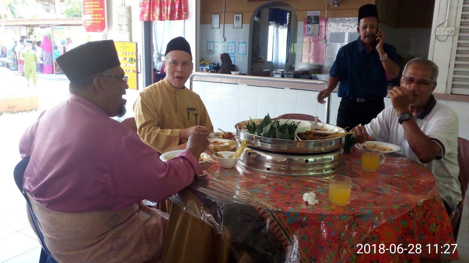 Sekolah Kebangsaan Kampung Wa : Sambutan Hari Raya dan Persaraan Cikgu ...