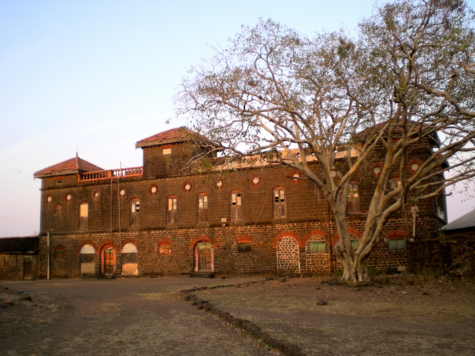 SANVAAD.: RAJWADA...raibagchi shaan.