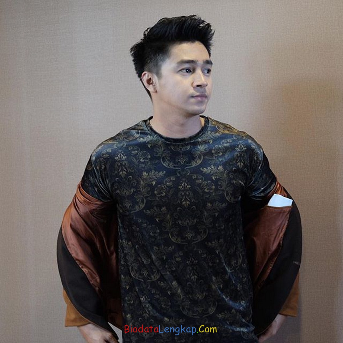 Foto Dan Biodata Lengkap Deva Mahenra