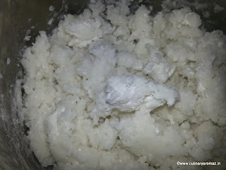 Culinary Aromaz: Ari Pathiri (Flattened Rice Powder Bread)