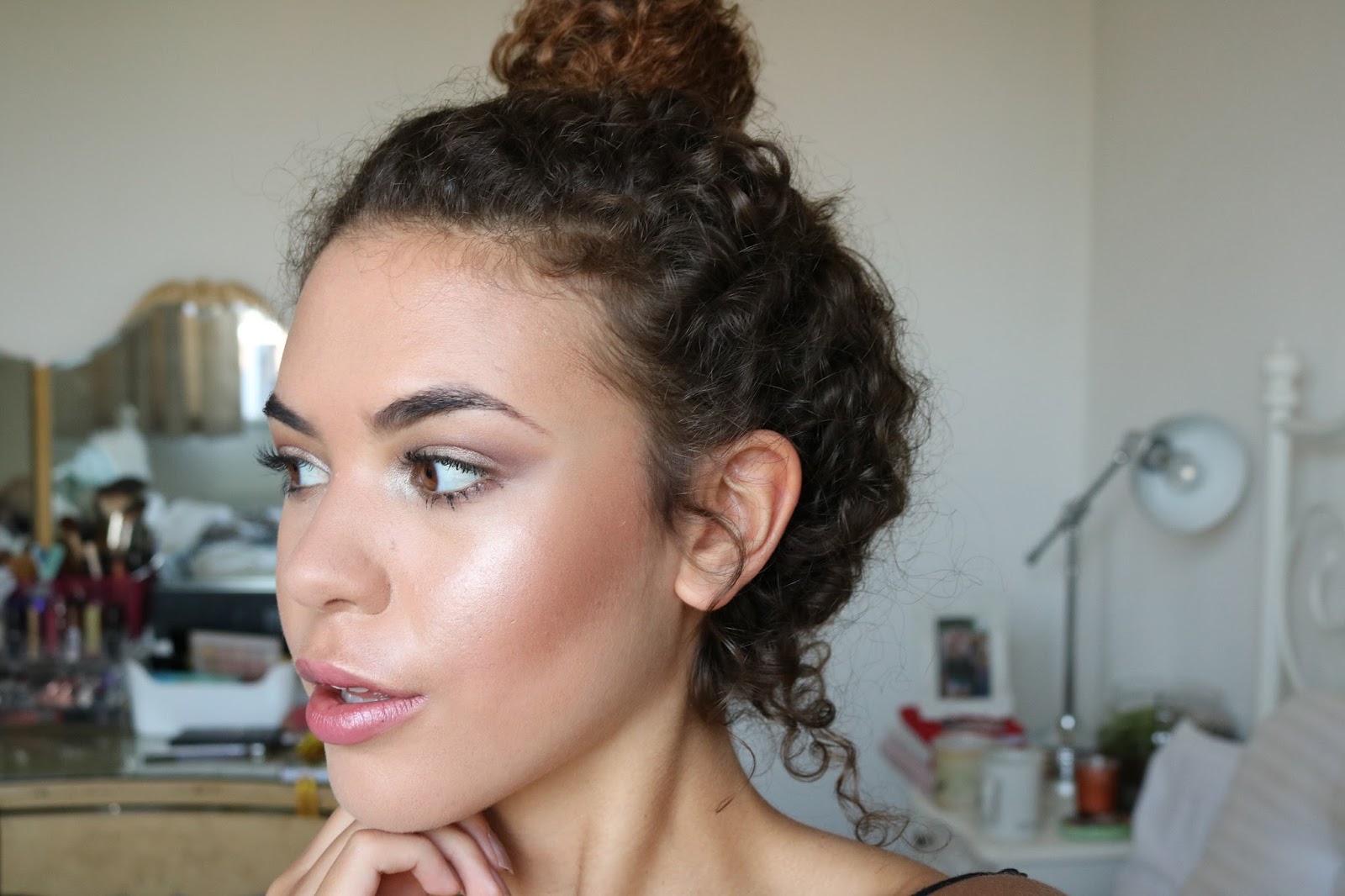 Sharp & Scuplted Glowing contour - Eve's Beauty Edit