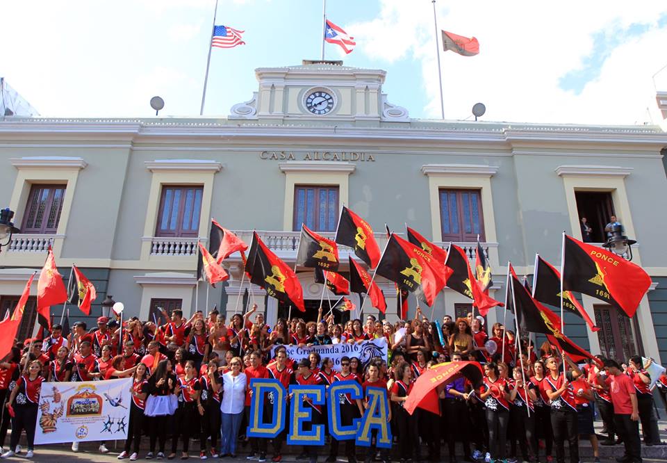 poncecybernews.com: Clase graduanda 2016 de la Ponce High marchan bajo ...