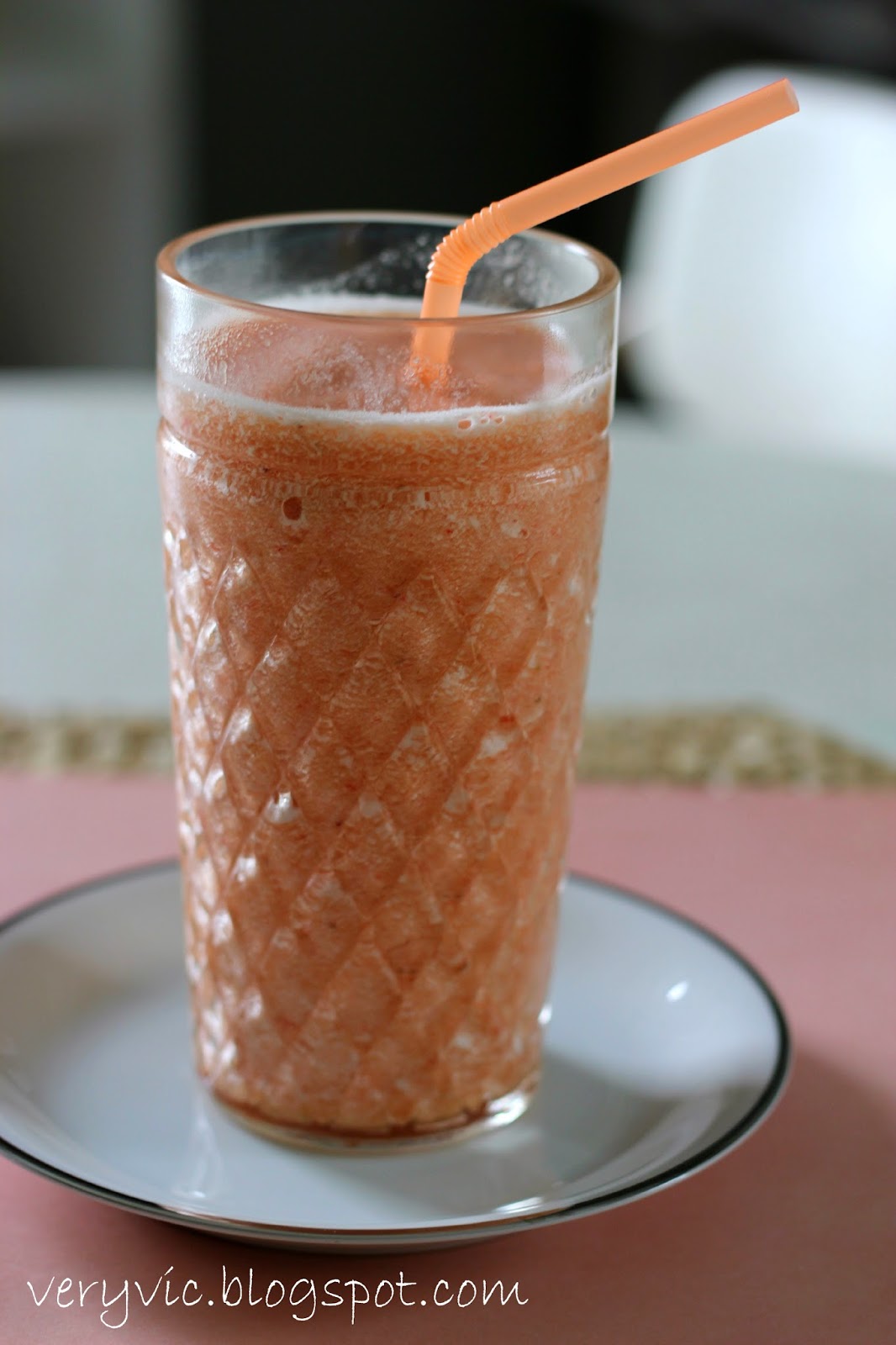 Very Vicky: Strawberry Mango Peach Pineapple Smoothie - Smoothie ...