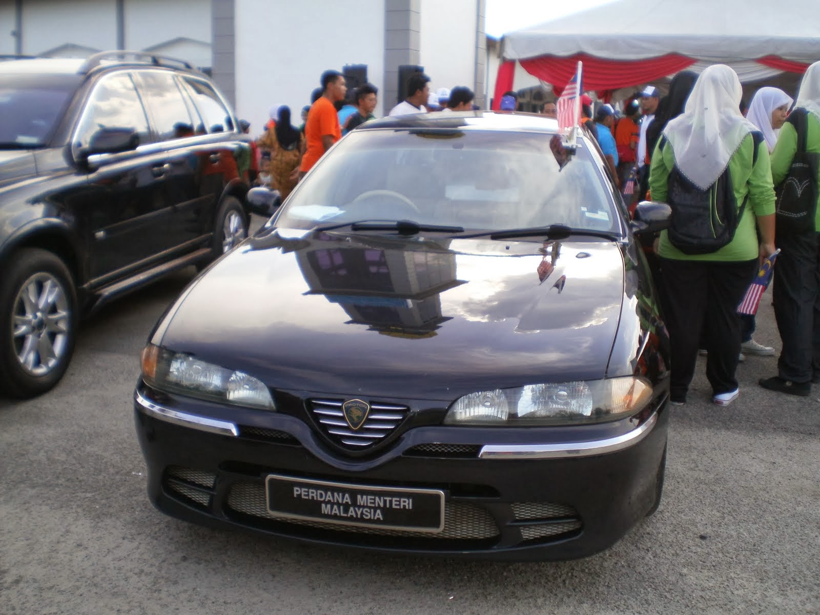 Kereta Rasmi Perdana Menteri Dilanggar