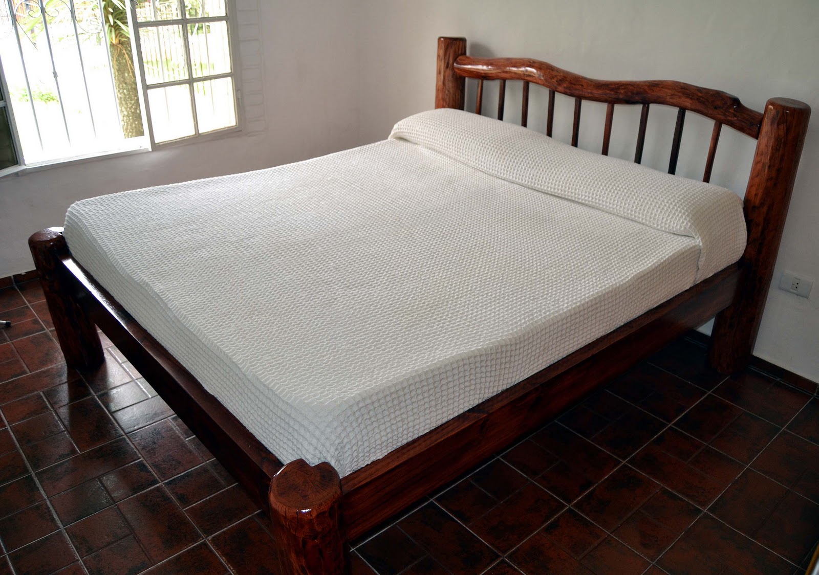 MUEBLES DE QUEBRACHO COLORADO: Cama Matrimonial