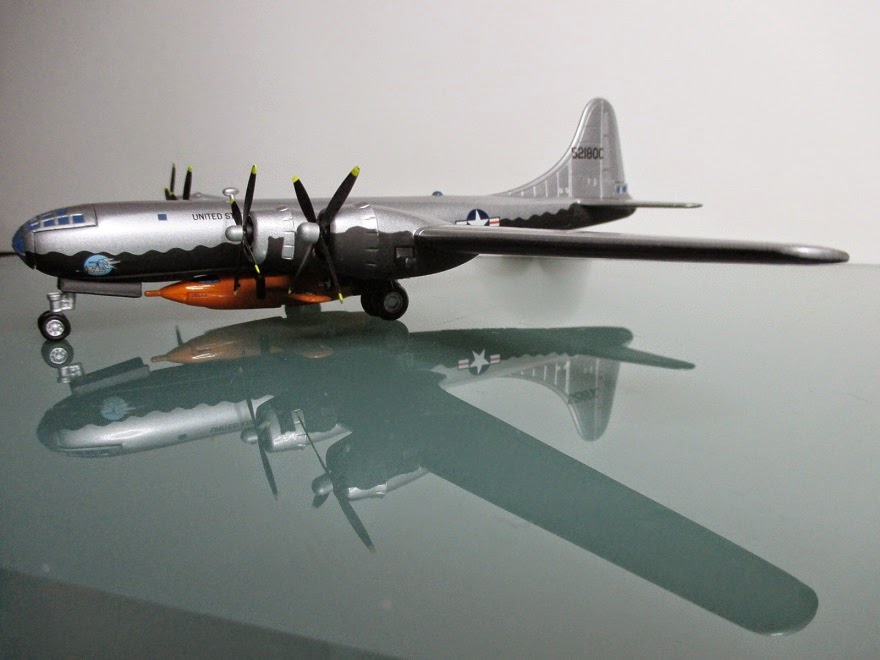 1/144 airbattle: 1/144 Boeing B-29 Superfortress + Bell X-1 - by Corgi