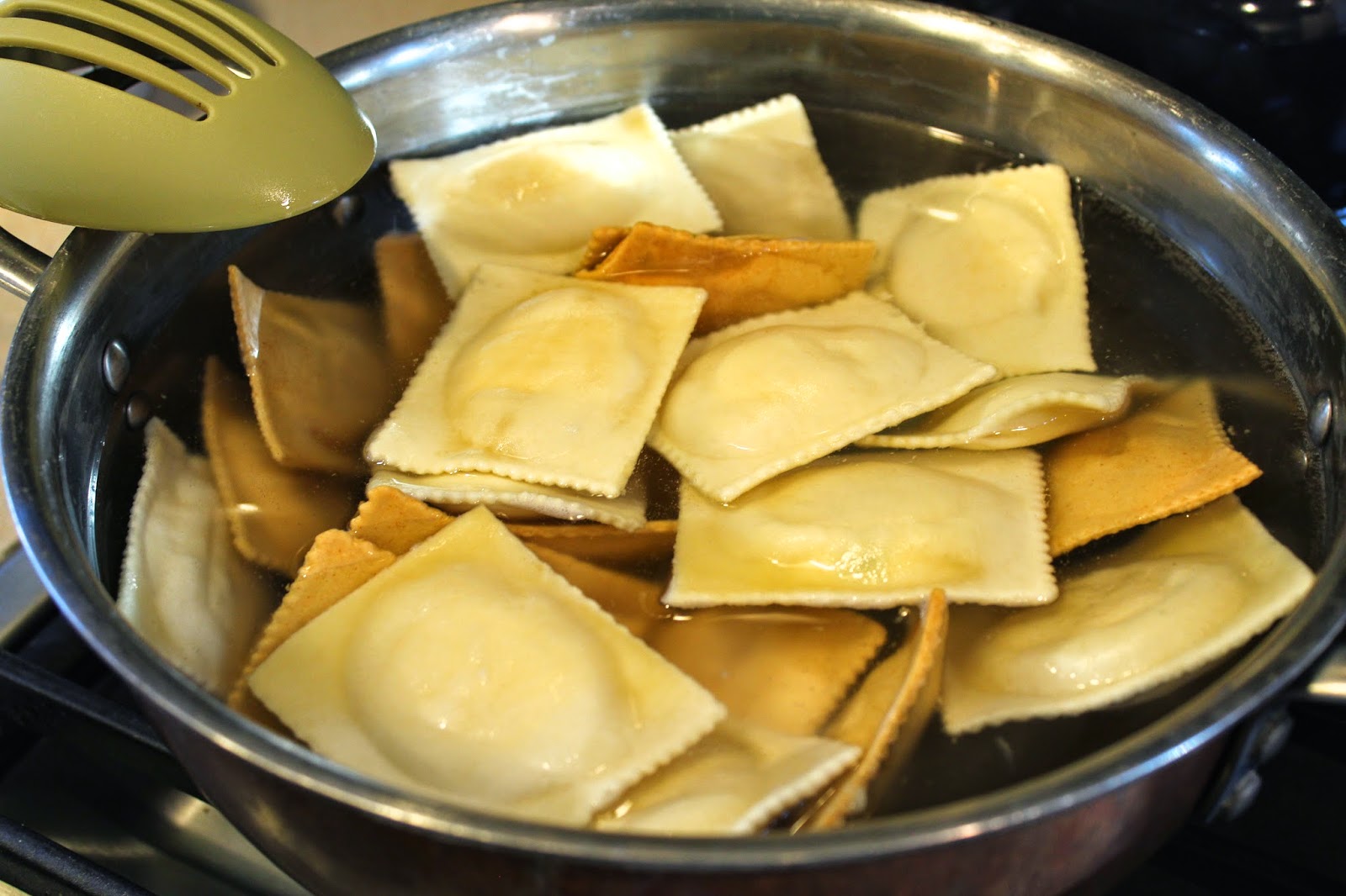 Hey, Mom! What's For Dinner?: Ravioli with Tomato and Basil Cream Sauce