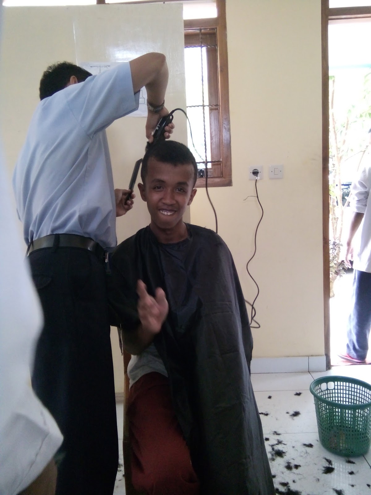 Potong Rambut Model Qaza' Siswa ABK - SLB BHAKTI PERTIWI