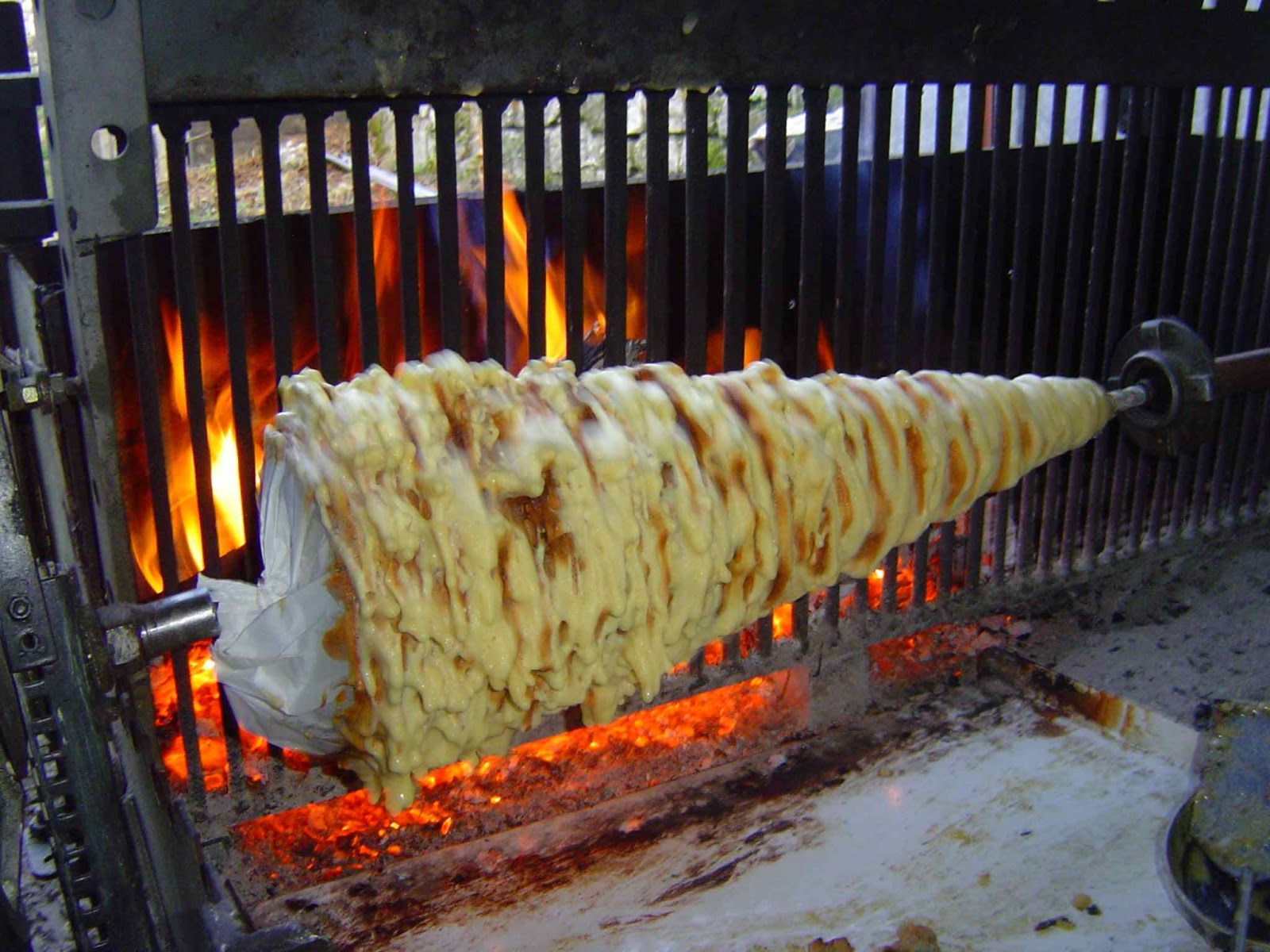 véritable gâteaux à la broche des Pyrénées | les pieds sous la table