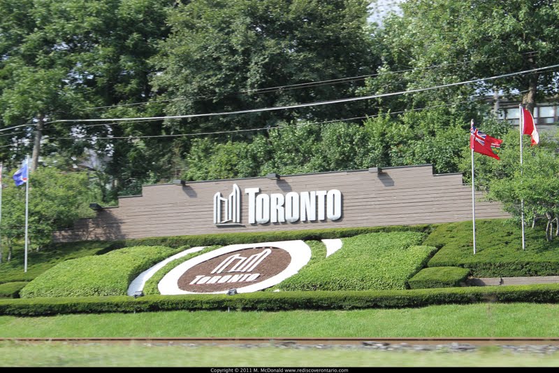 Welcome Signs: Welcome to Toronto!