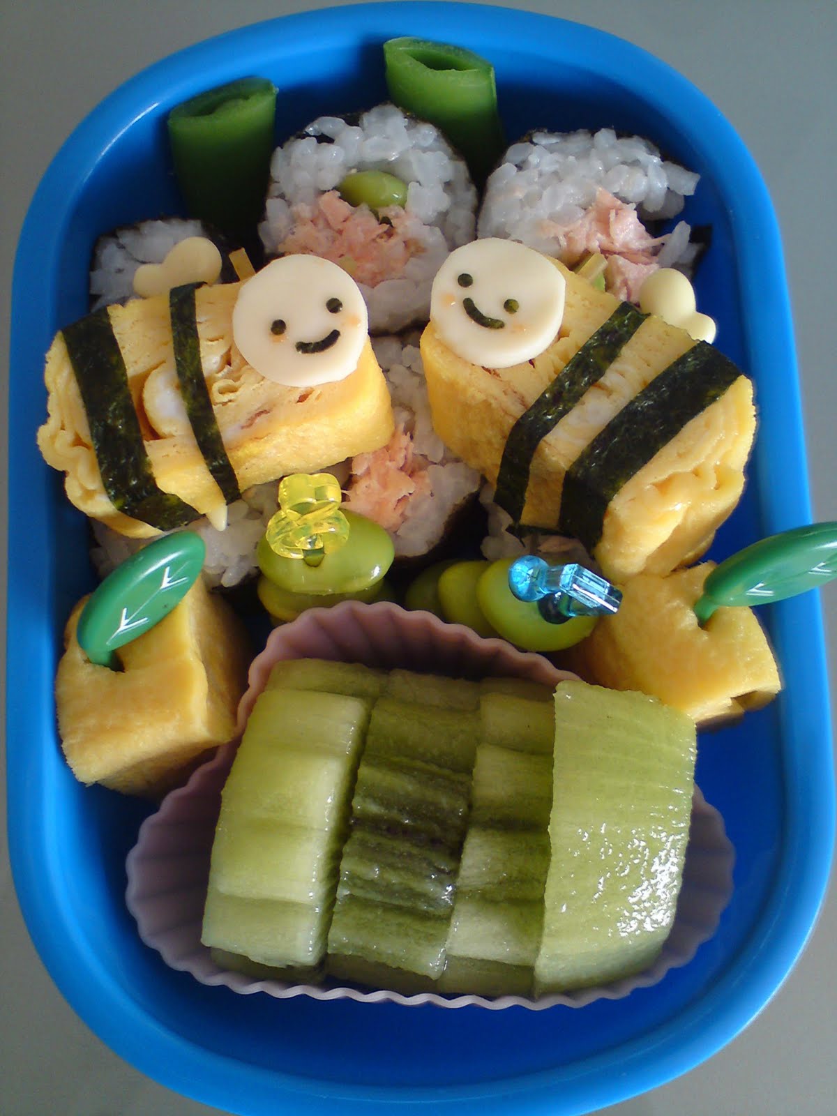 Dragonfly Bento Box: Bumble Bee and sushi