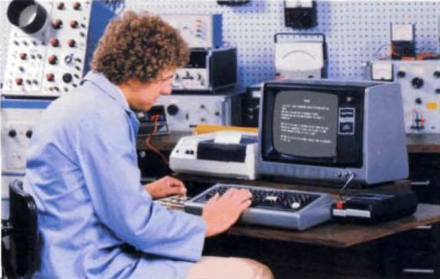 Interesting Vintage Photos of Men With Computers at Workplaces in the ...