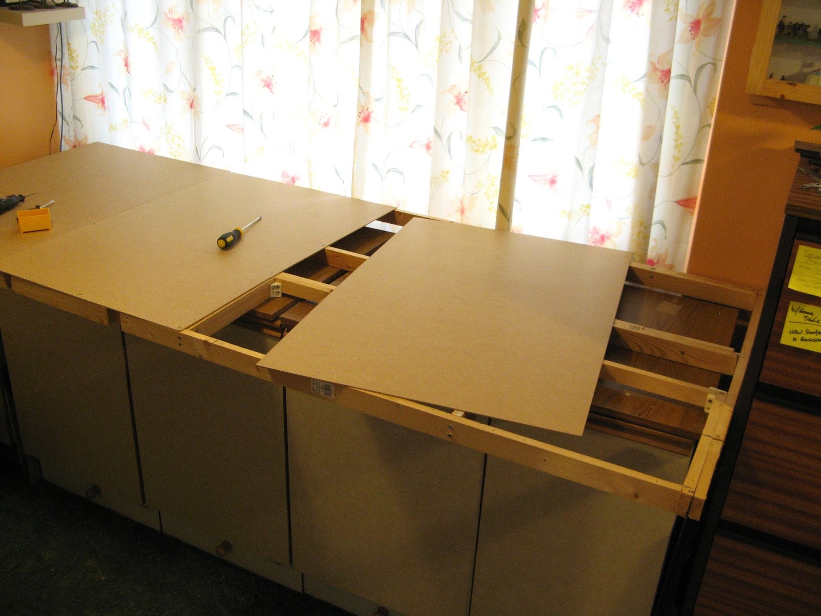 The Kingdom of Wittenberg: New table surface (3)...