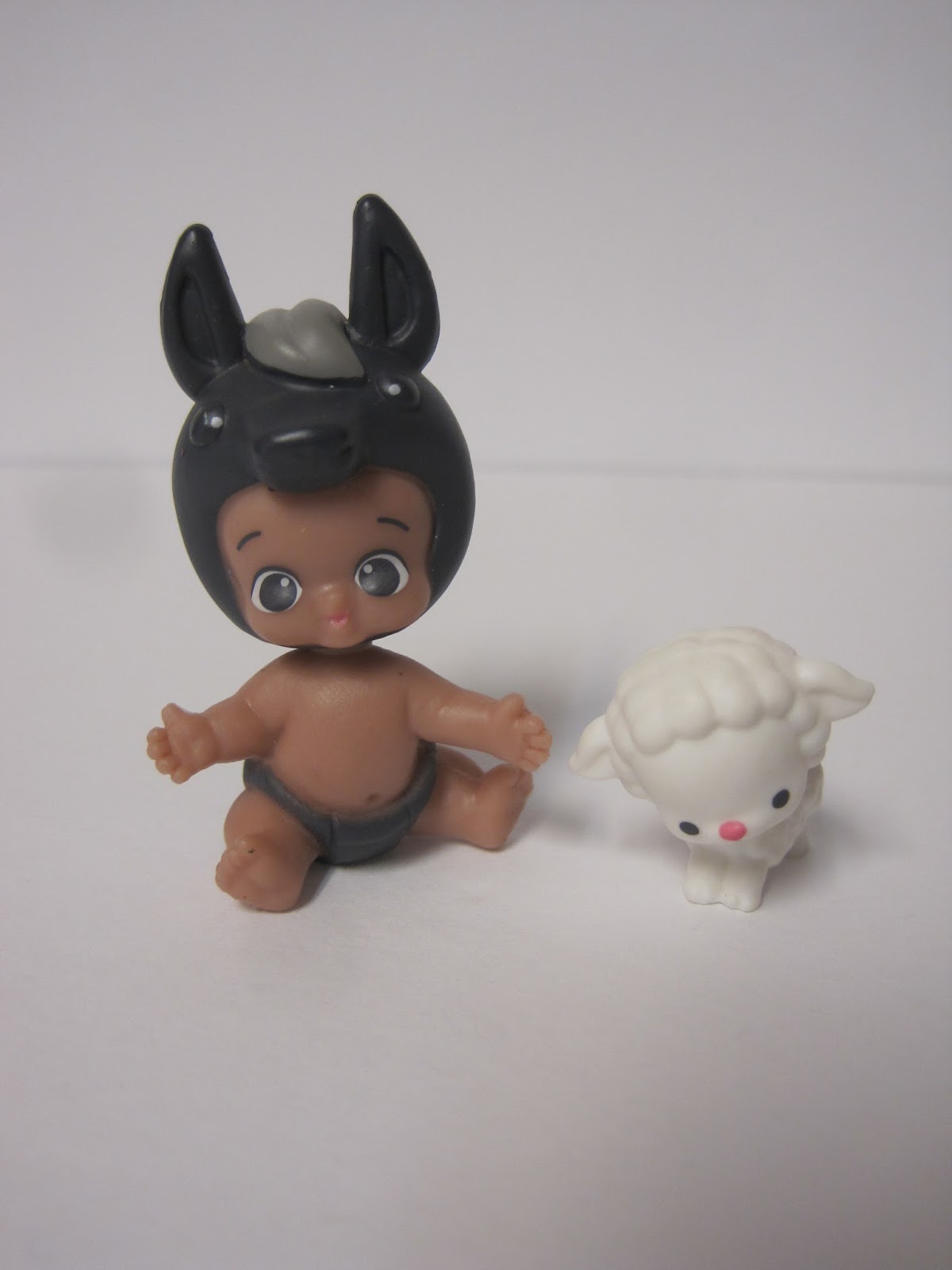 Never Grow Up: A Mom's Guide to Dolls and More: Moose Toys "Twozies" Review