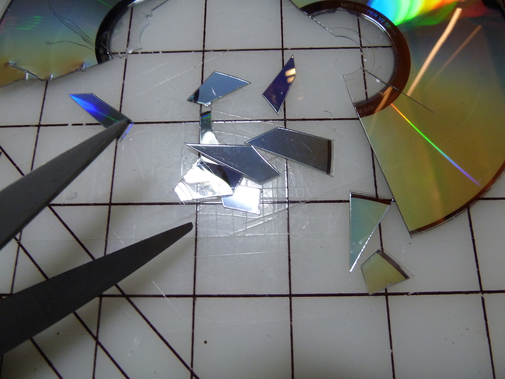 Make it easy crafts: Recycled DVD ornament tutorial