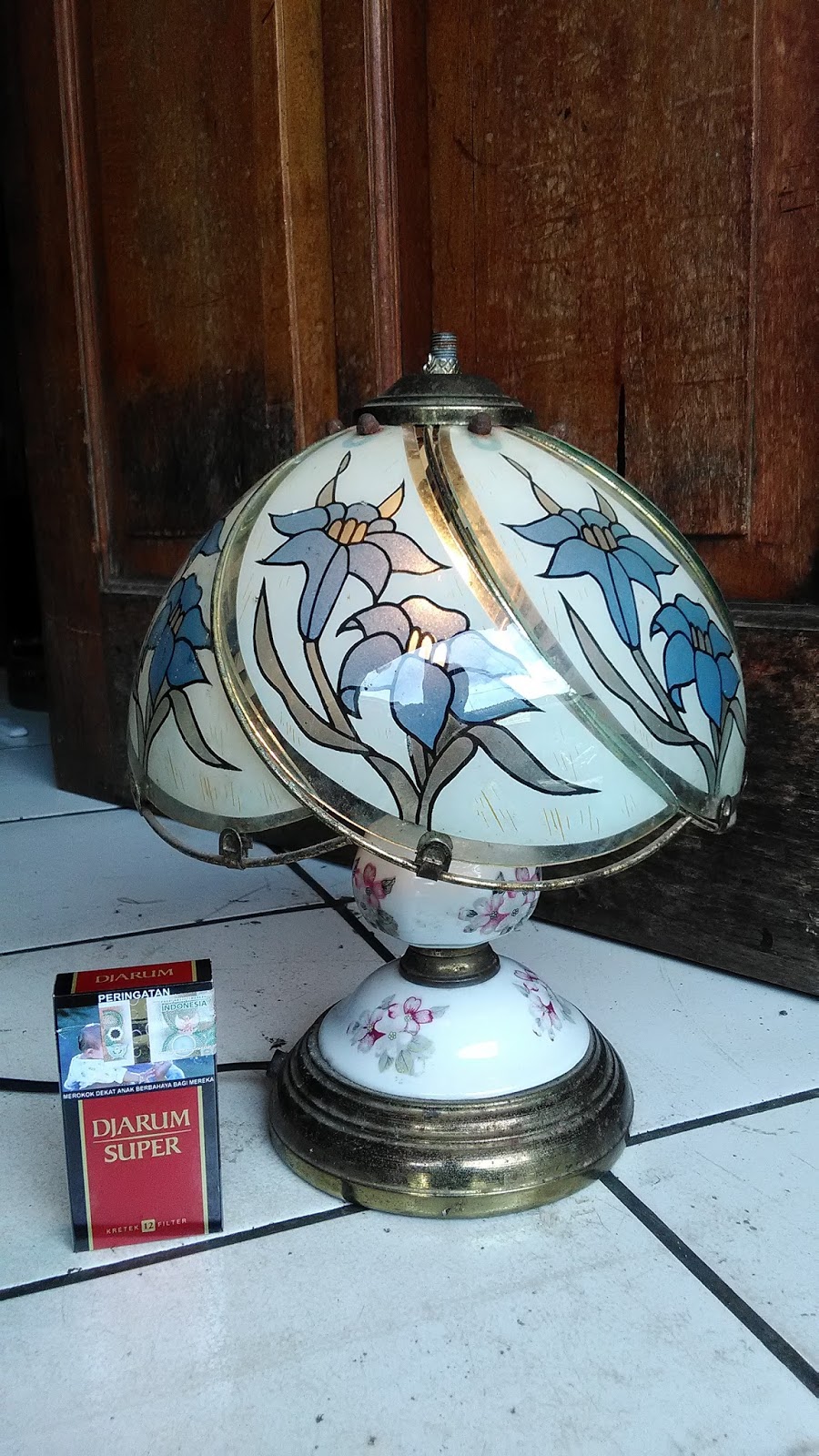 Gaya Antik Galeri : Lampu Meja Stw Motif Bunga (TERJUAL/SOLD OUT)