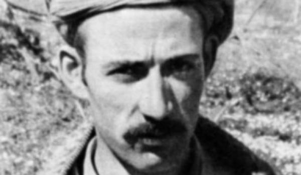 Amirouche Aït Hamouda - Zoom Algérie