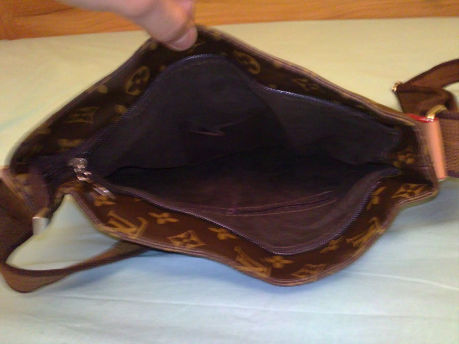 Genti LOUIS VUITTON: Geanta Louis Vuitton