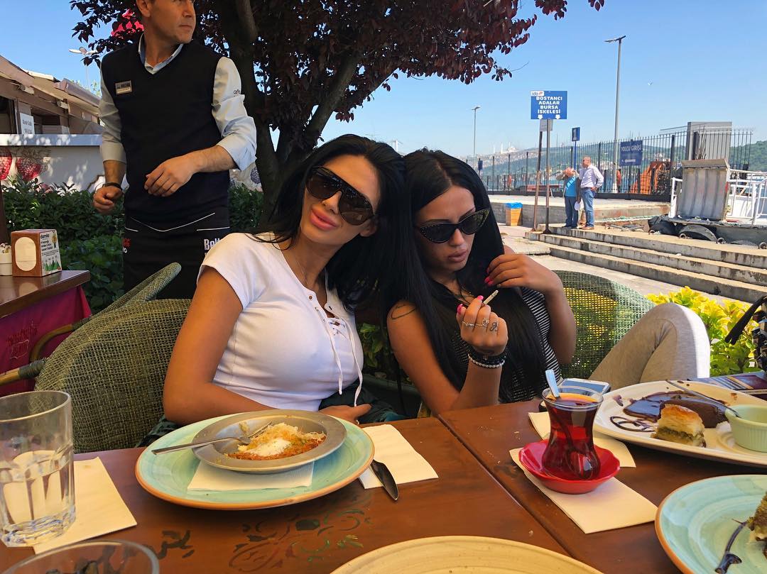 Hypersexualized Girls: Dilena Dimitrova – Fuckable hypersexualized Chav ...