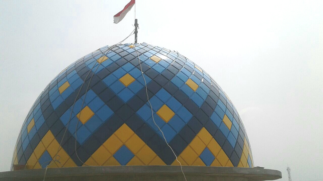 Tahap pemasangan Atap Kubah Masjid di lapangan dengan standart expose ...