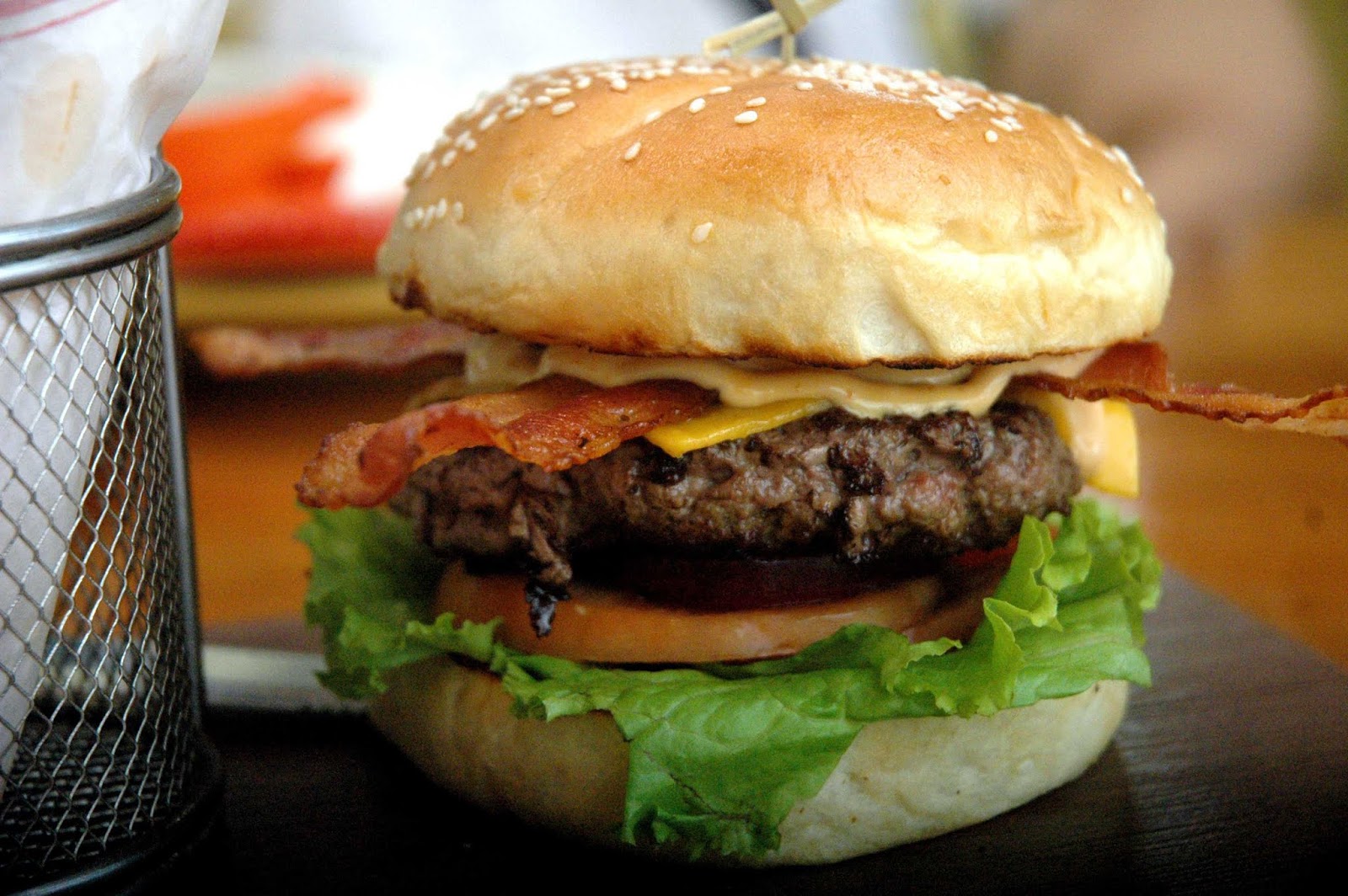 DUDE FOR FOOD: Denny's Hot Number: The Spicy Sriracha Burger