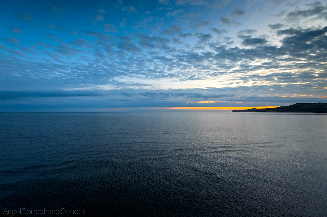 Atardecer en el Golfo Nuevo, península Valdés, desde Puerto Pirámides.