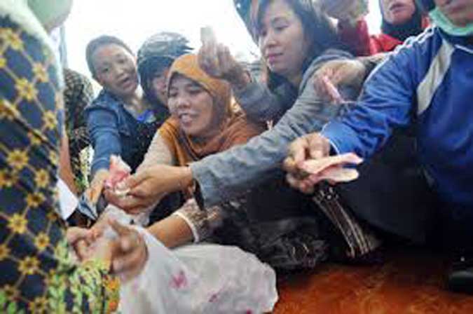 Masyarakat Waihaong Ambon Serbu OP Gula Pasir - Maluku Post