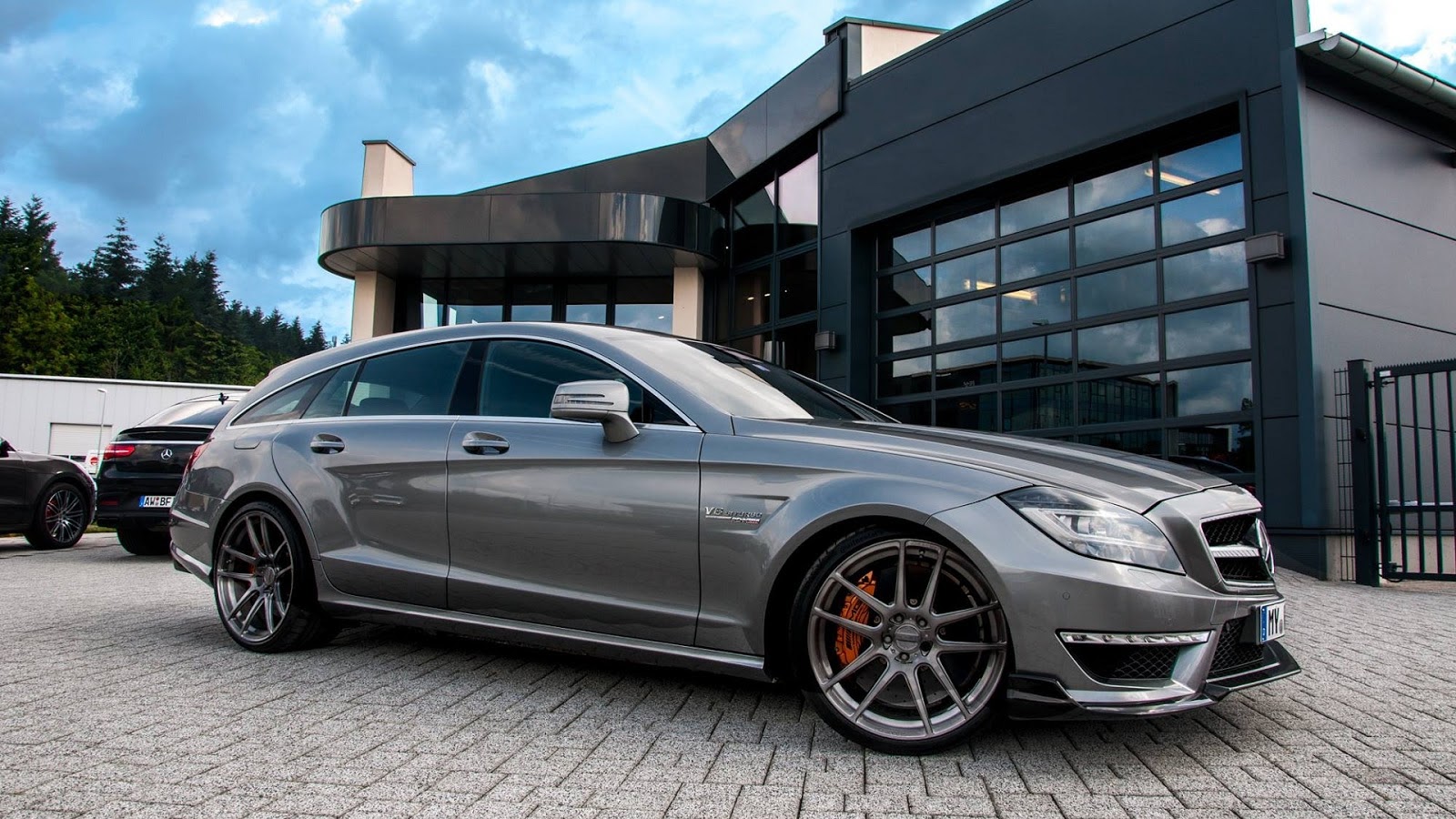 Cars Tuning Music: Mercedes CLS 63 AMG Shooting Brake RENNtech