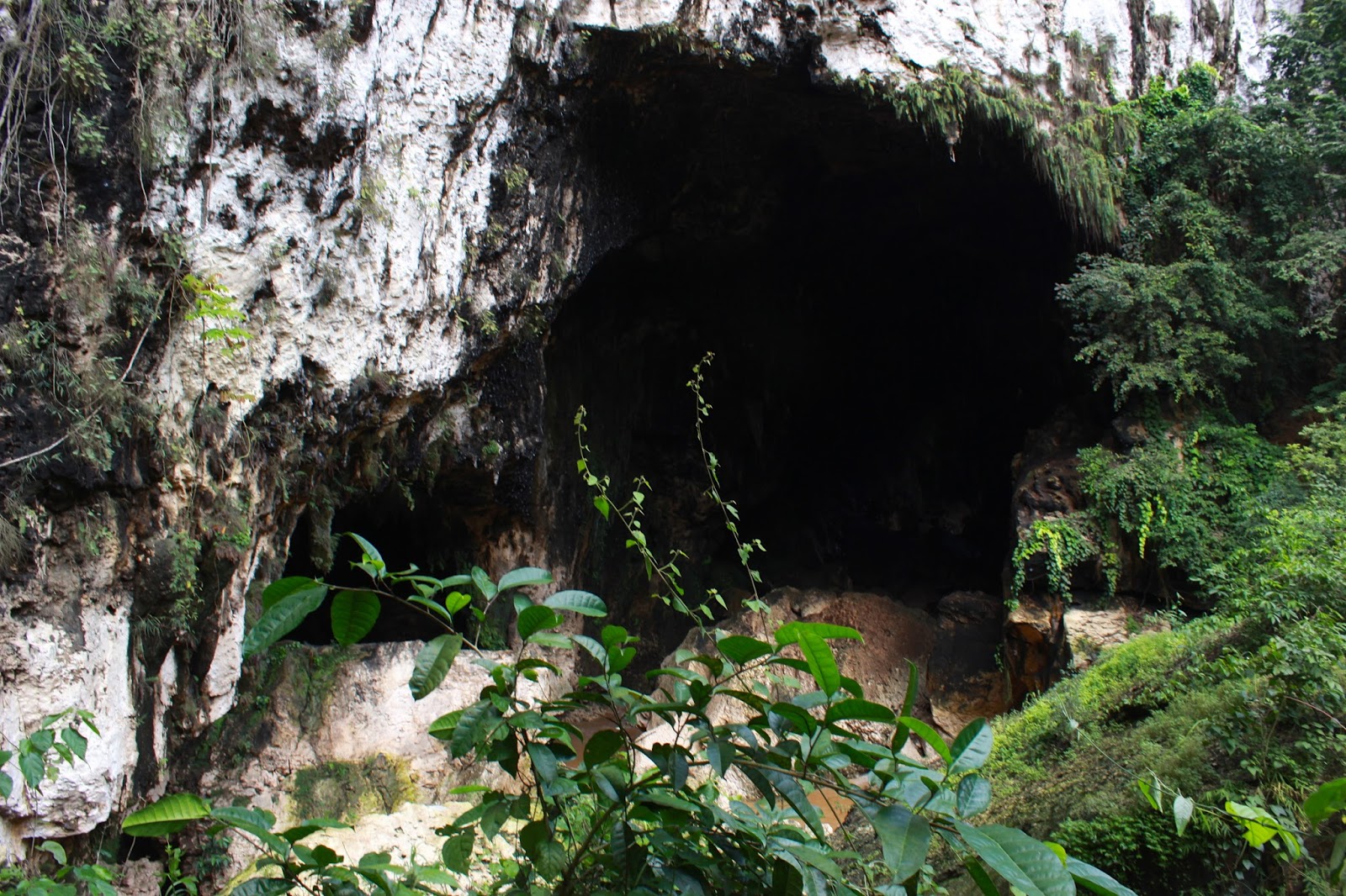 HISTORY REPEATS ITSELF.: PHOTO ESSAY