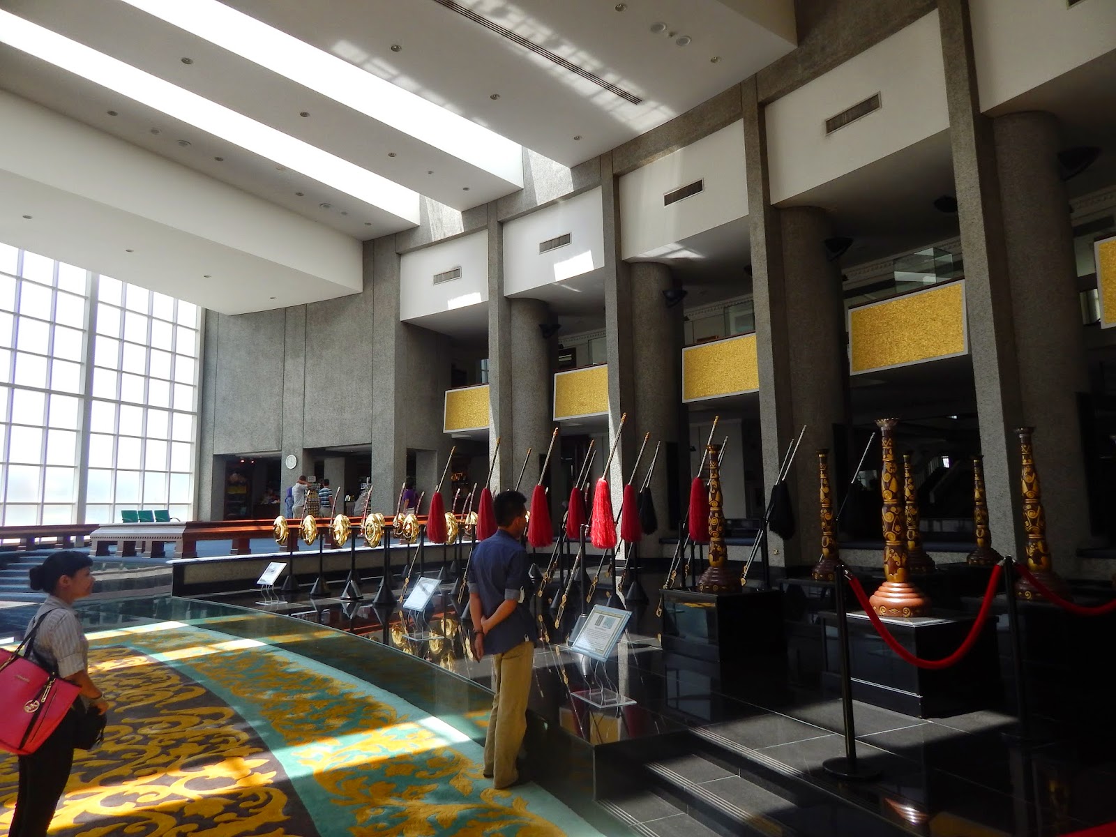 The Amazing place in BRUNEI DARUSSALAM : Royal Regalia Building Brunei