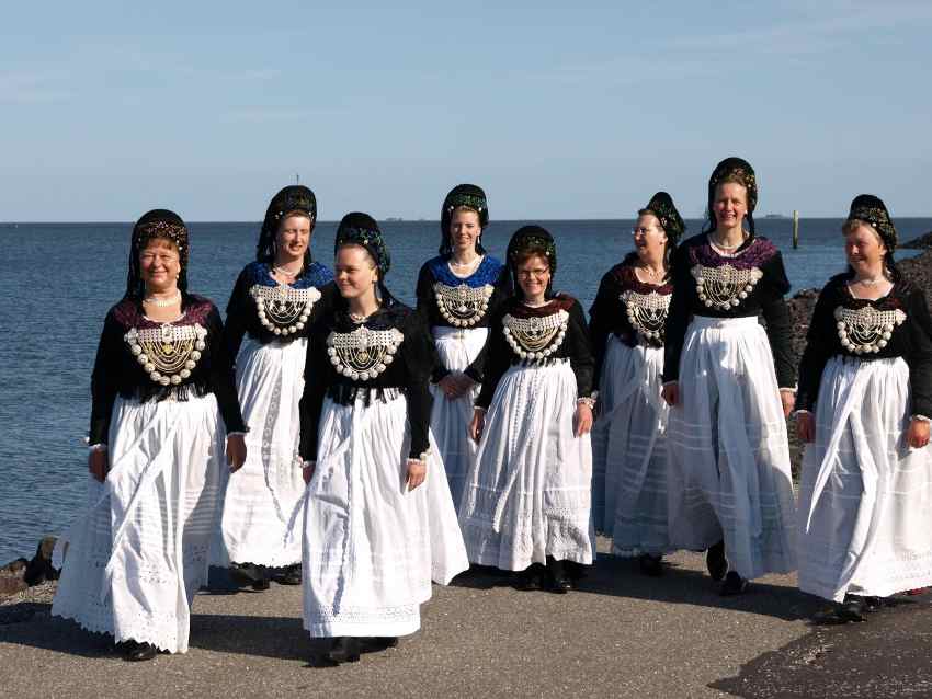 FolkCostume&Embroidery: Costume of the North Frisian Islands