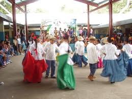 Característica de los Hechos Folklóricos: El folklore cuenta con hechos ...