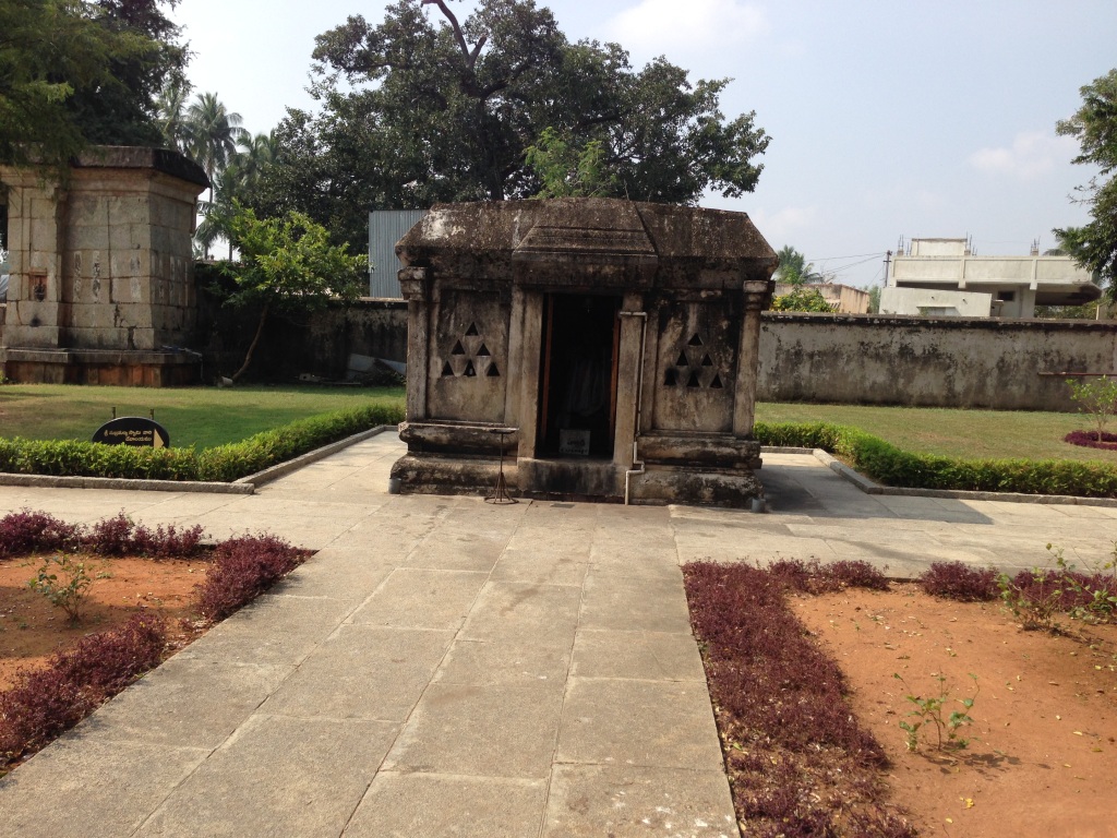 Hindu Temples of India: Parasurameswarar Temple, Gudimallam – The Temple